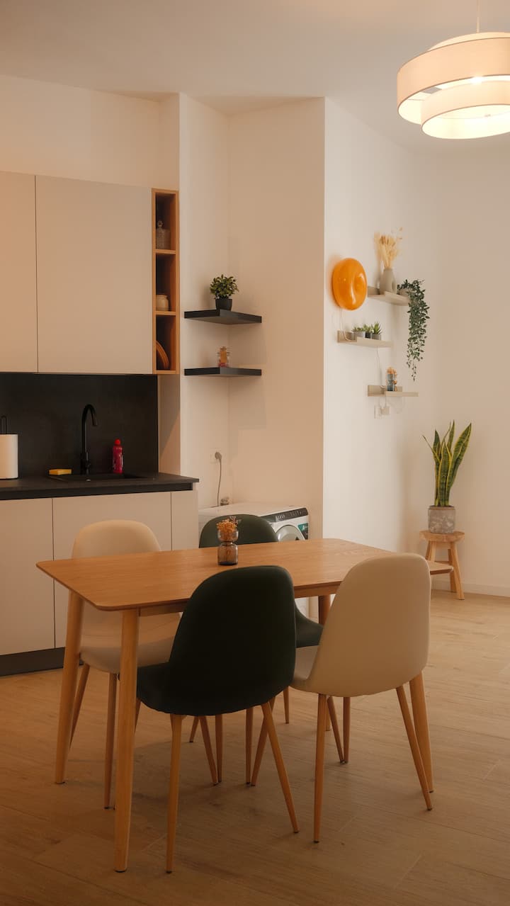 Casa Stradivari Home In Trastevere With Balcony - Rome