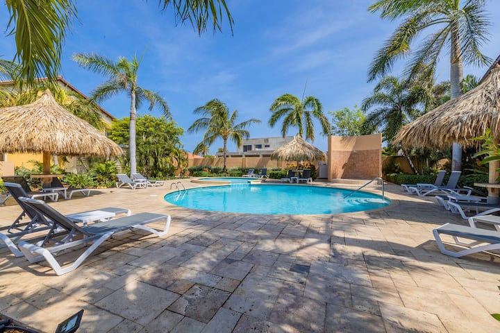 Bright & Breezy 2 Bd 3 Ba Gold Coast Townhome - Aruba