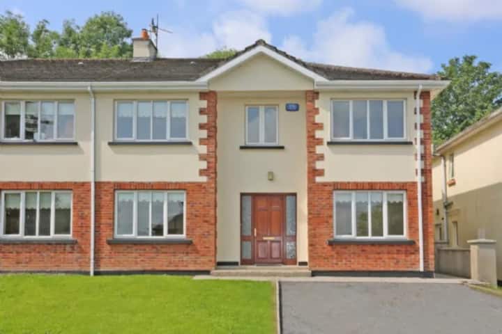 Spacious Modern Home In Heart Ofcastletroylimerick - Limerick, Ireland