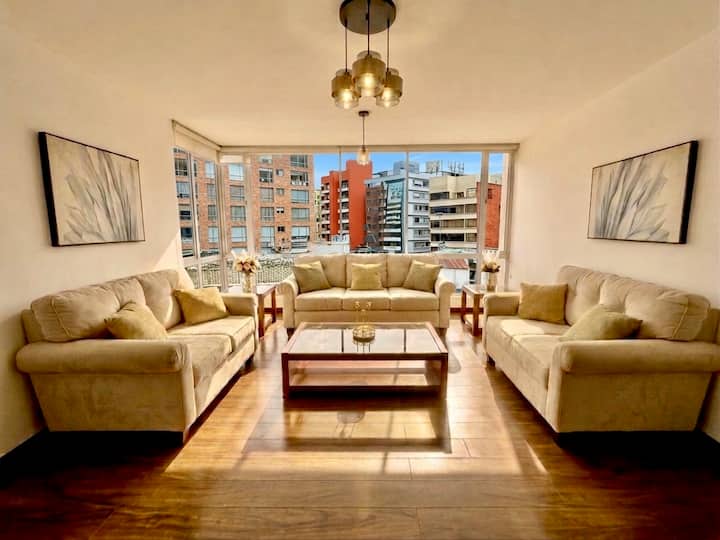 Spacious & Elegant With 2 Parking Near La Carolina - Quito