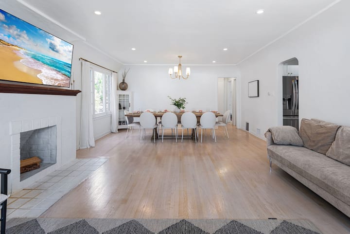 Remodeled Pico-robertson Apt · 3br + Parking - Beverly Hills