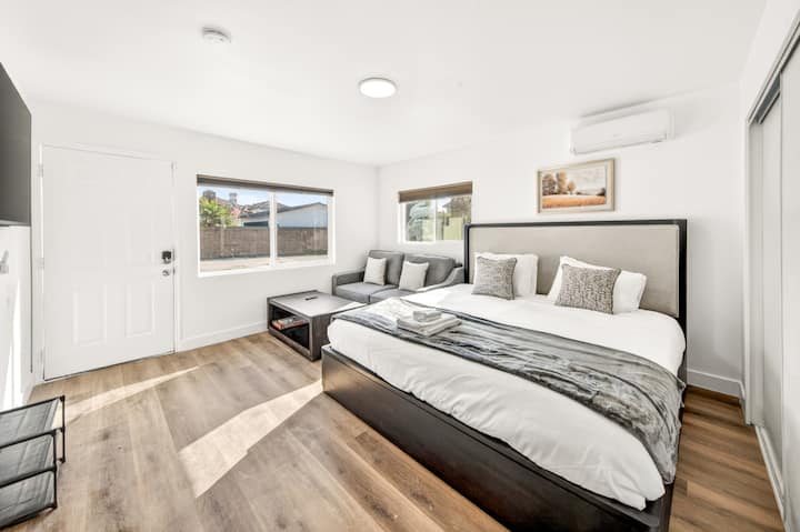 Modern Studio Retreat | King Bed + Parking - Arcadia, CA