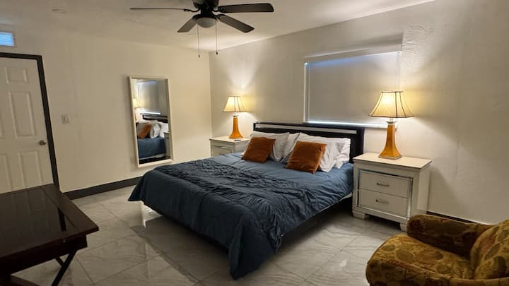 Tampa Gateway Studio Near Airport & Stadium - Tampa, FL