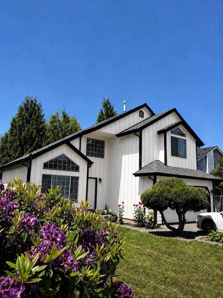 Spacious & Peaceful Home Near Seatac & Seattle! - Lake Tapps, WA