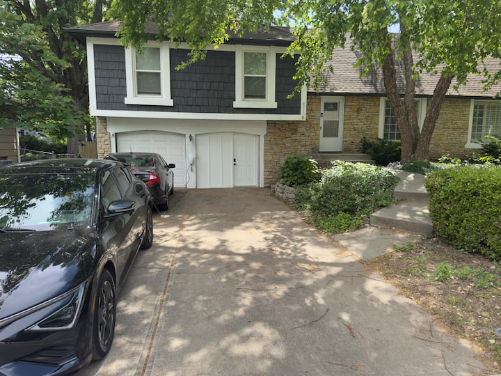 Home Apartment In Overland Park With Private Entry - Overland Park, KS