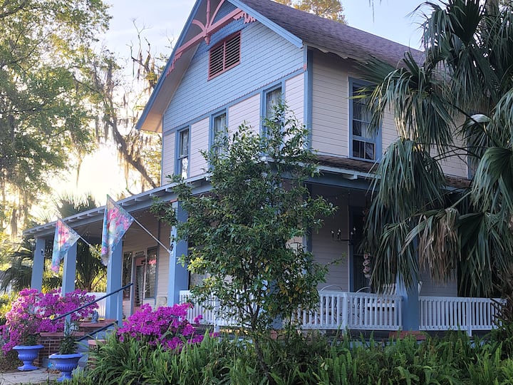 1883 Historic Guest House And Tea Room Experience. - DeLand, FL