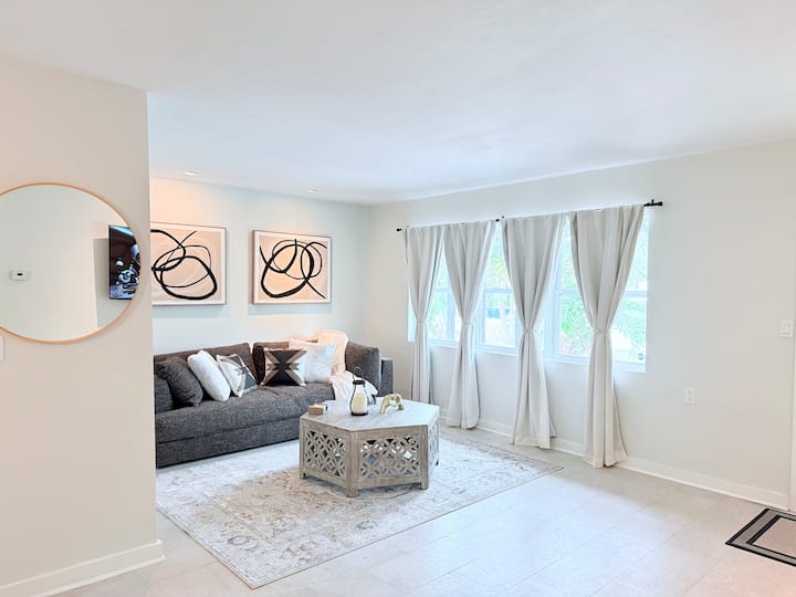 2bed/1bath 10 Min From Downtown St. Pete & Beaches - St. Petersburg, FL