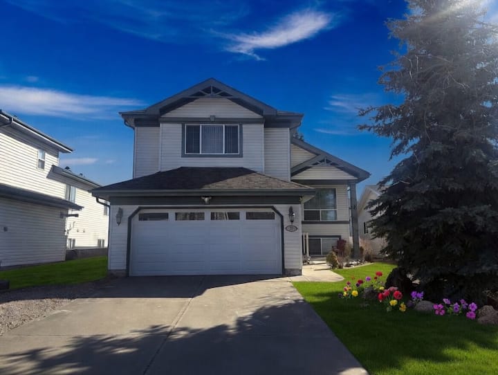 5 Bedroom House Separate Entrance To Basement - Saint Albert