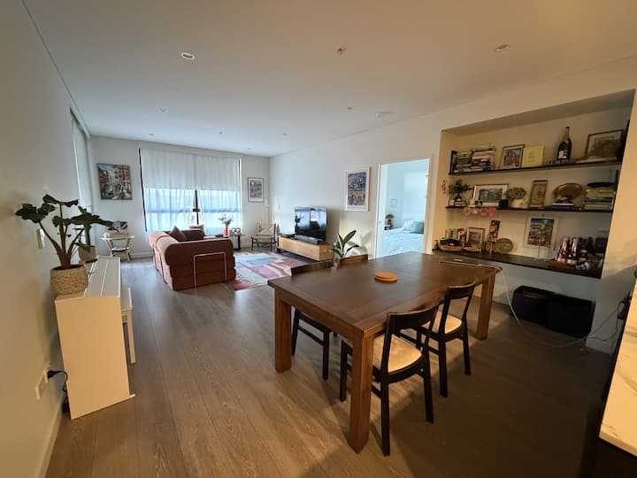 Sunny & Spacious 1b - Gateway To Mountains & City - Kingswood