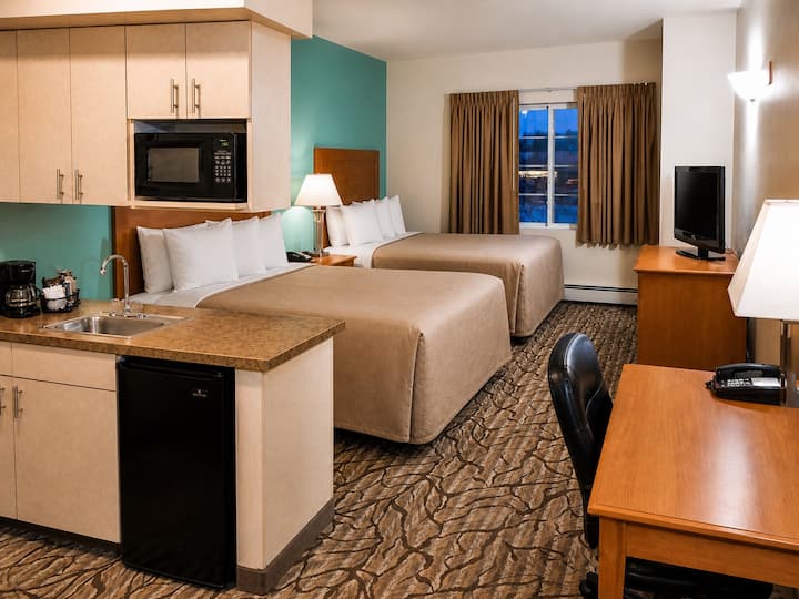 Aviator Suites Juneau 2 Queen Studio - Juneau, AK