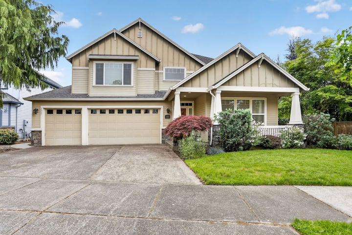 The Grove | Refined Nw Portland Living [5br/2.5ba] - Beaverton, OR