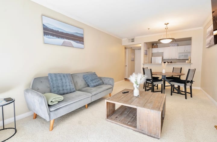 1b1b 4ppl At Walk Of Fame Pool, Gym, +Free Parking - West Hollywood