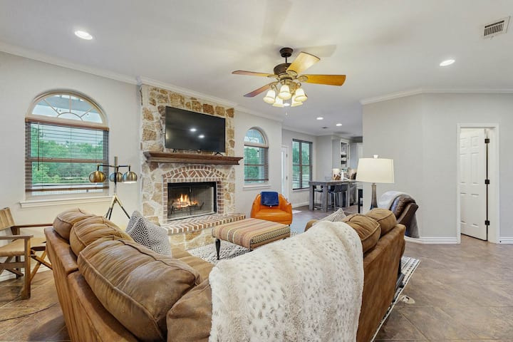 4br Two-story Dog-friendly House With Water View - Horseshoe Bay, TX
