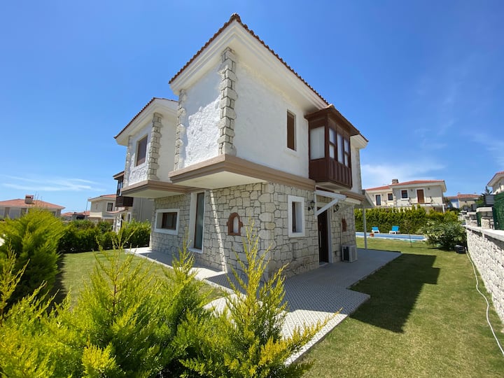 Alaçatı Da Havuzlu Lüx Villa - Alaçatı