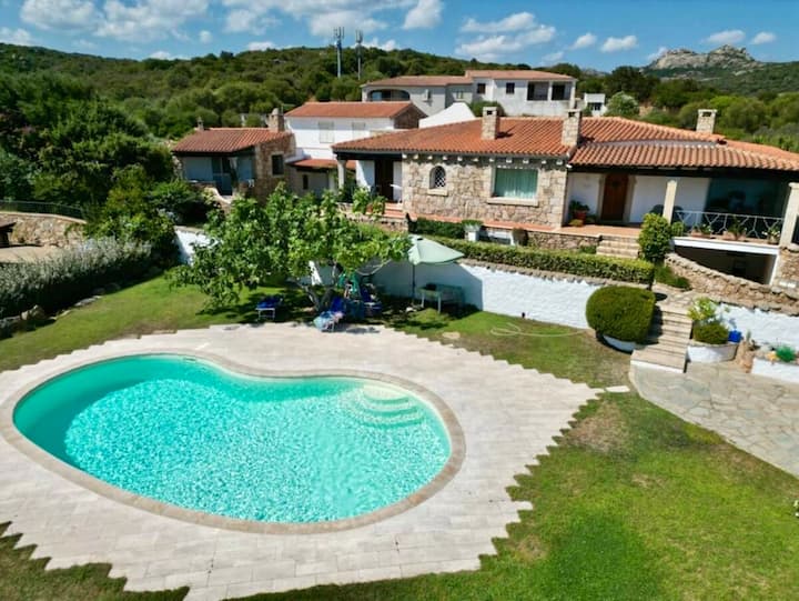 Appartamento Panoramico Con Piscina - Arzachena