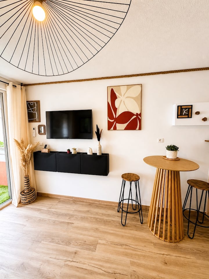 * Naxos * 2 Pers * Clim * Parking Pv * Rsd Calme * - Agde