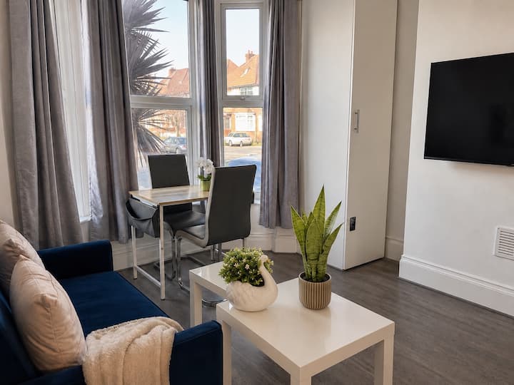 Ground Floor | Weekly Offers | Central Location - Sittingbourne