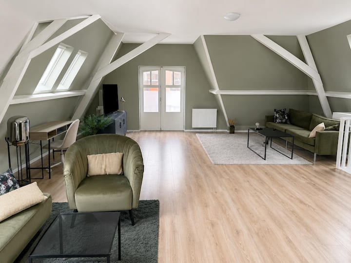 Beautiful Large 2-bedroom Apartment In City Centre - エンスヘデー