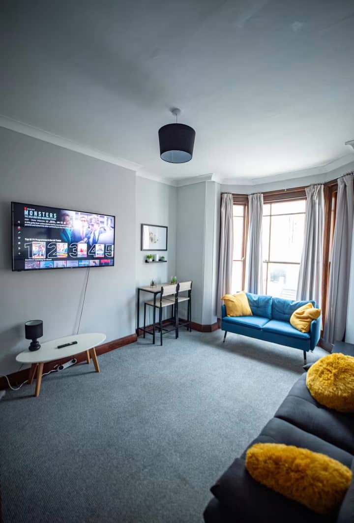Free Parking | Seaside Apartment - Lowestoft