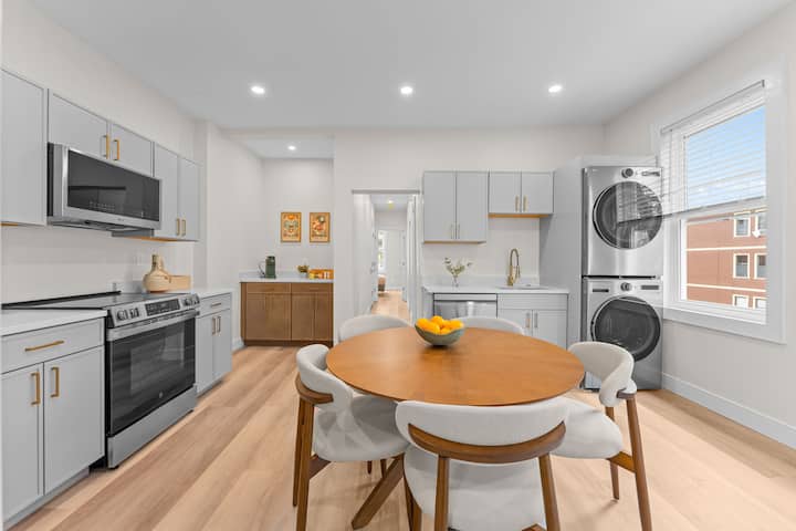 Renovated Modern 3br | Easy Transit To Boston - Boston, MA