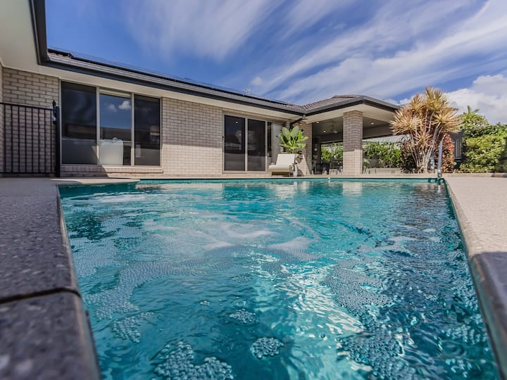Family Beach Escape - 5 Bedroom Home With Pool - Pottsville