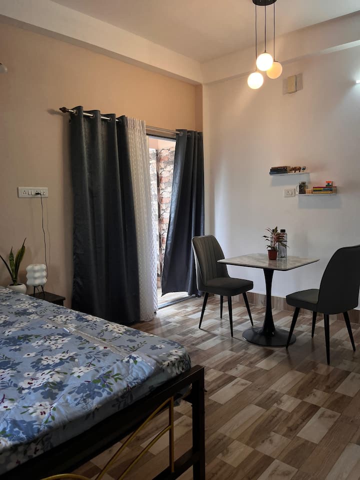 Cherish Ii | Warm Minimal Studio With Balcony View - Siliguri