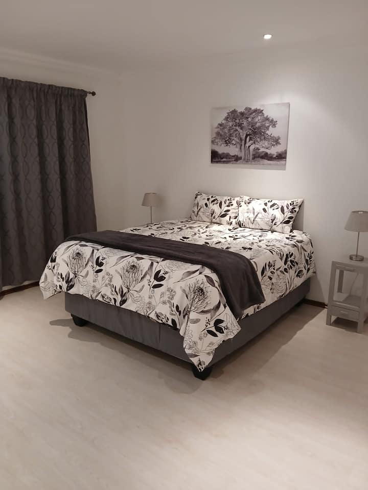 Spacious Self-catering Ground Floor Apartment - Alberton