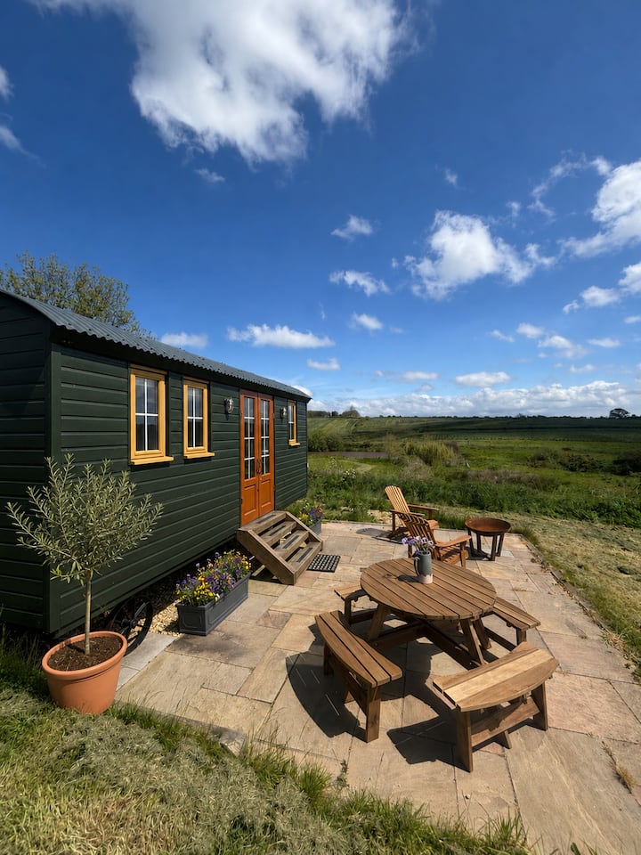 Peaceful Hut, Valley & Lake Views, Daffodil Farm. - Troon