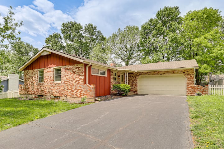 Fenced Yard & Patio! Shawnee Getaway 2 Mi To Dtwn - Shawnee, KS