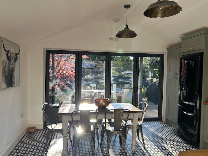 1 Bed Apt. Sleeps 2. Oswestry. Parking. Garden - Oswestry