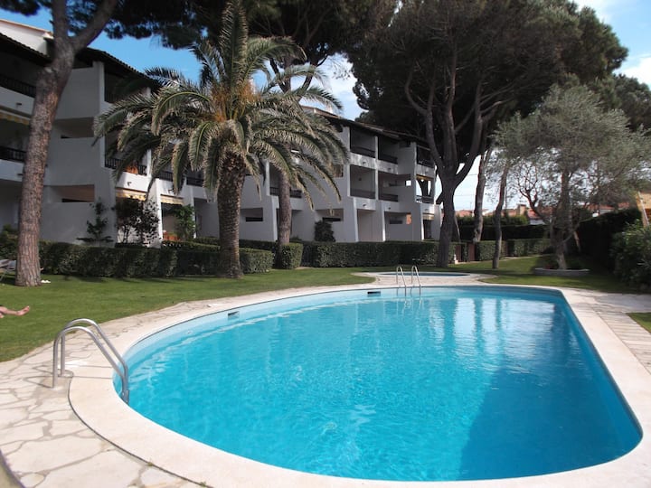 Apartment With Shared Pool
Sleeps 3/4 People - L'Escala