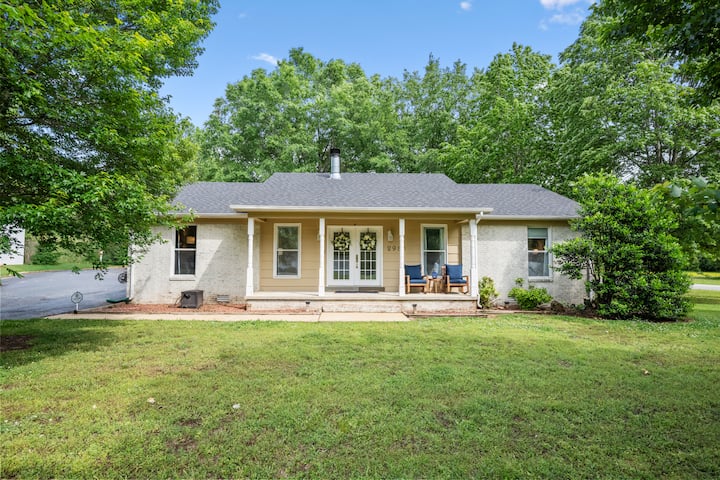 Old Medina House 1 M Off Of I-40 - Jackson, TN