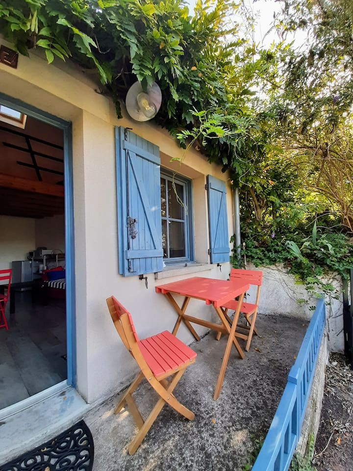 Vaste Chambre Dans Un Village De Charme - Vouvray