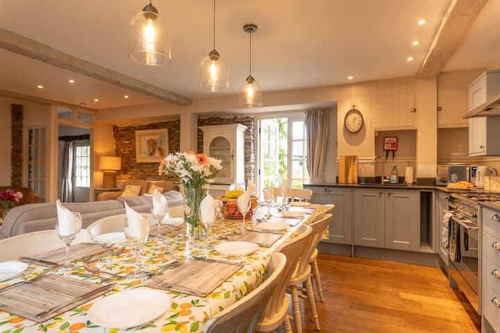 Charming Spacious Open-plan Barn | Sleeps 11 - Combe Martin Bay