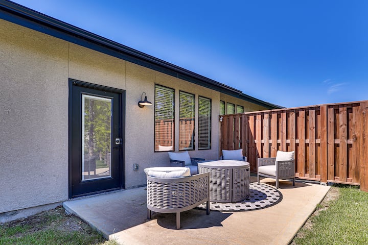 Soccer Fans Welcome! Luxe Raymore Escape W/ Patio - Lake Winnebago, MO