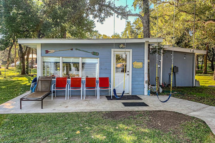 Charming Studio Lakefront Dog Friendly | Dock - Longhorn Cavern State Park, Burnet