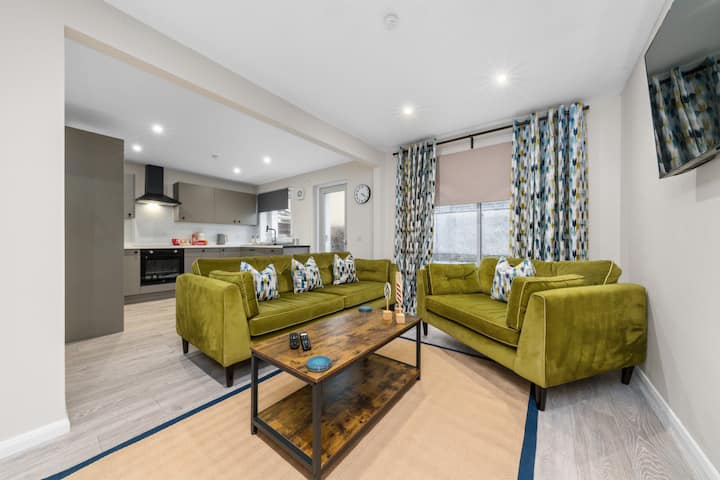 4-bed Sleeps 8 In Livingston W/ Parking - Livingston
