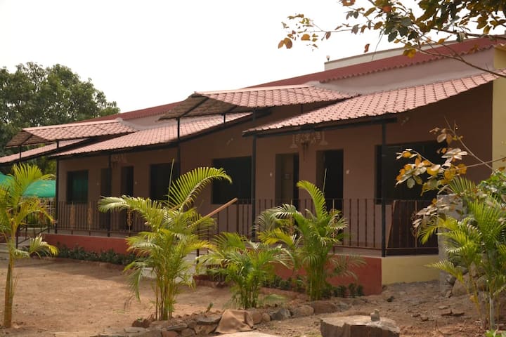 Hill View Farmshouse - Dahanu