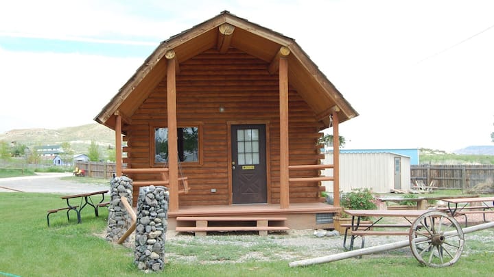 Deluxe Cabin (W/ Bathroom) - Cottage - Cody, WY