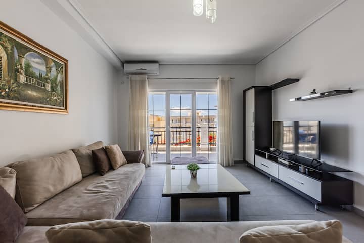 Flower Balcony Apartment | 2br Beachside Escape - Sarandë