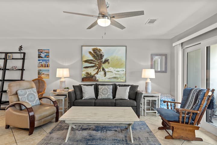 Steps To Beach, Private Balconies, Community Pool - Destin, FL