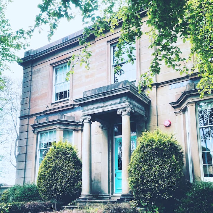 Boutique Luxury House For Sophisticated Group Stay - Huddersfield