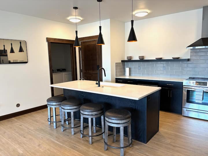 New 2 Bed/ 2 Bath Apt With Parking And Gym - Columbia Falls, MT