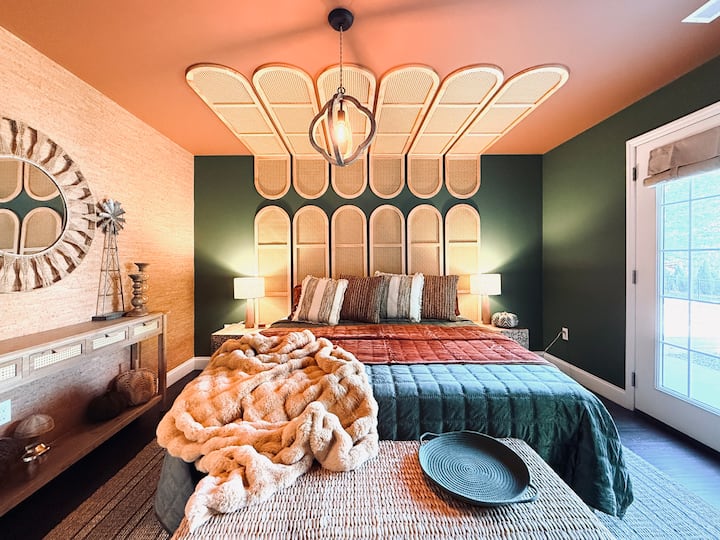 The Canyon | Warm Sophisticated Modern New Clean - Asheville, NC