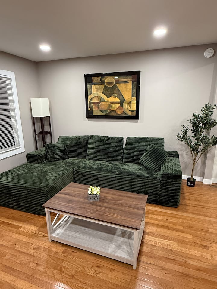 New Listing* Cozy, Quiet, Close To Everything - Hoffman Estates, IL