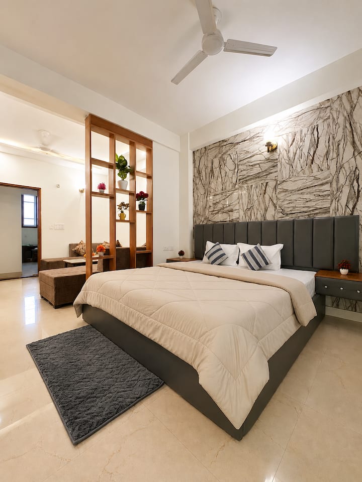 Spacious Apartment | Vrindavan | Budget Friendly - Vrindavan