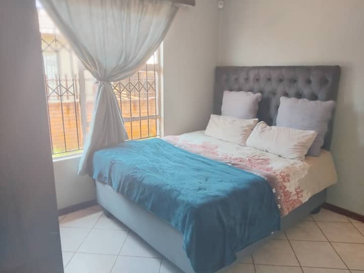 2-bedroom Winterveldt Home With Parking - Soshanguve