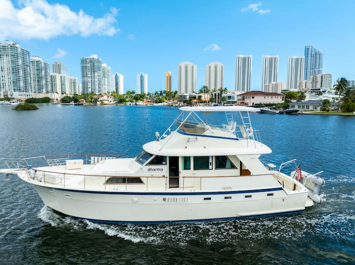 Hargrave Heritage — A 53’ Hatteras Classic - Aventura, FL