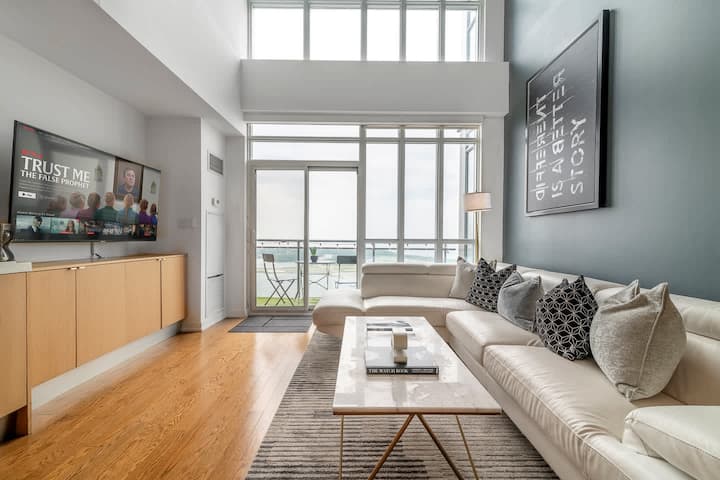 Skyline Penthouse Retreat Waterfront Views - Toronto