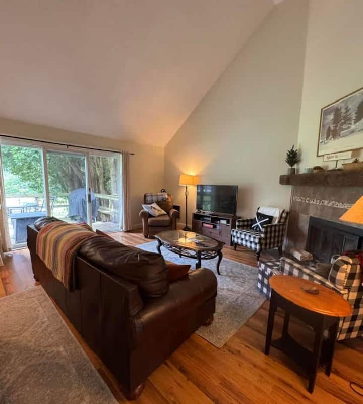 Gorgeous 2br 2ba Condo At Jiminy Peak W Mtn Views - Pontoosuc Lake, MA